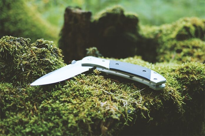 How to Use Folding Pocket Knife Safely - Life in lines